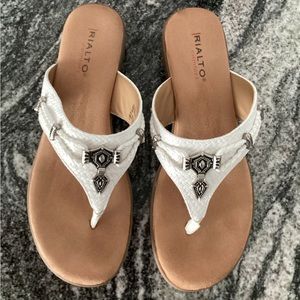 Rialto | Shoes | Rialto Womens White Sandal Size M | Poshmark